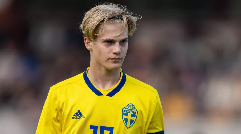 Lucas Bergvall reveals why he chose Tottenham over Barcelona Lucas Bergvall reveals why he chose Tottenham over Barcelona